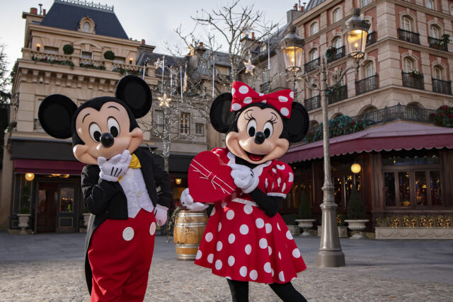 Mickey-and-Minnie-Toon-Studio®-Walt-Disney-Studios®-Park-N033043 ...